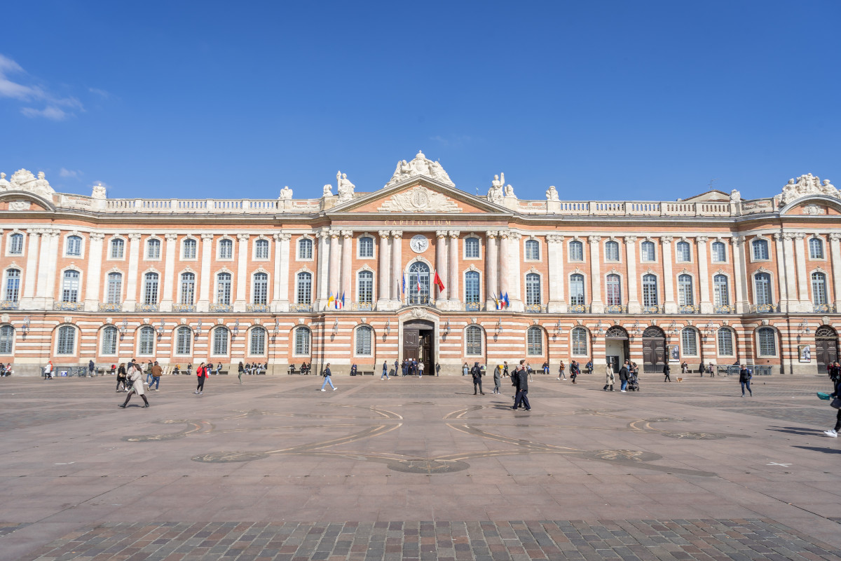 The Capitole - Toulouse's Town Hall - CITY BREAKS